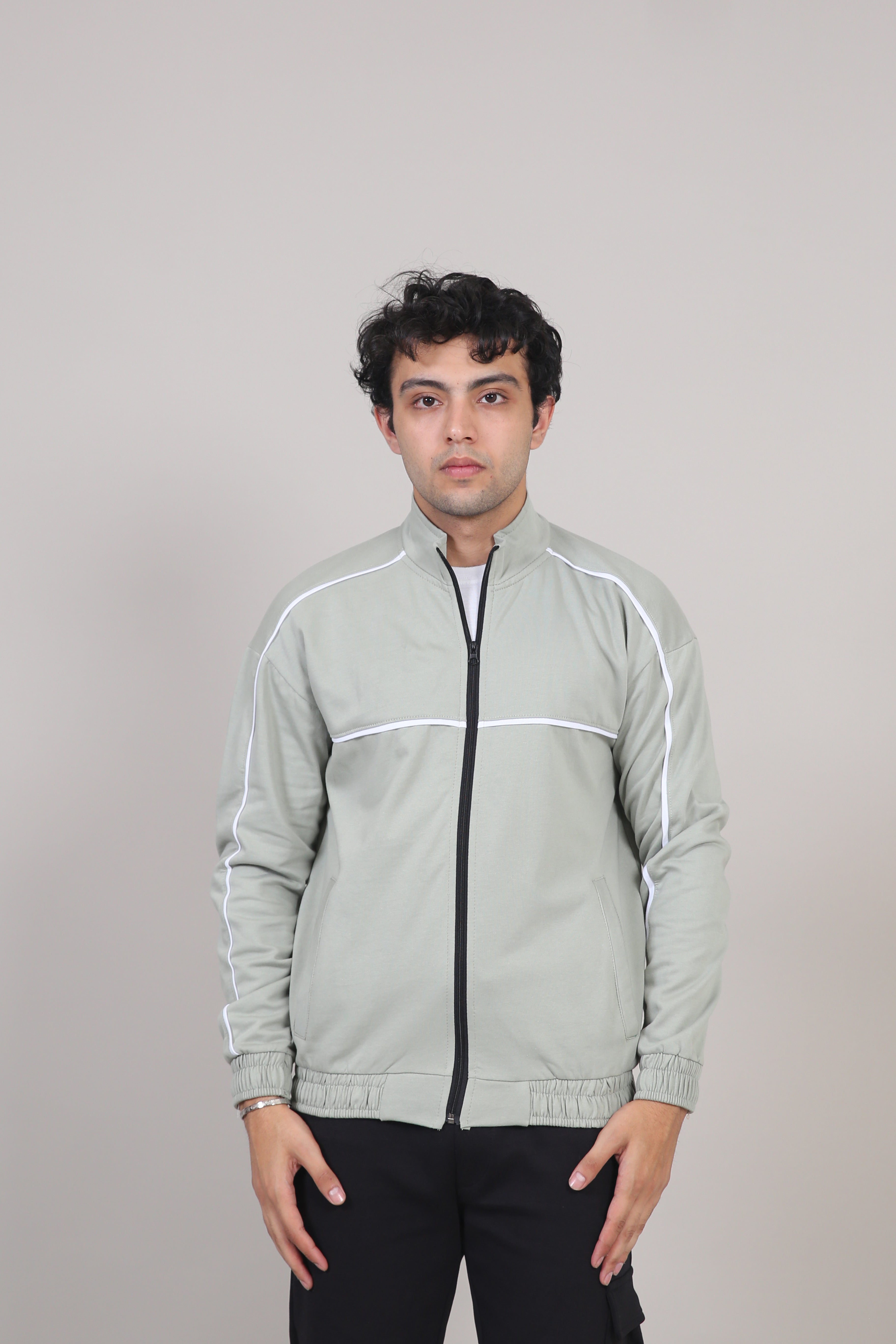 Piping Mock Neck Zipper – HYPE